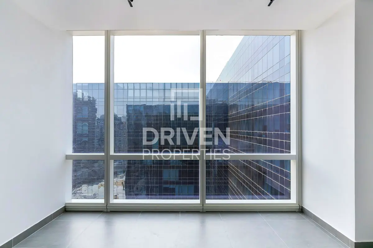 Office: High Floor | Contemporary Layout | Prime Location | dubizzle Dubai