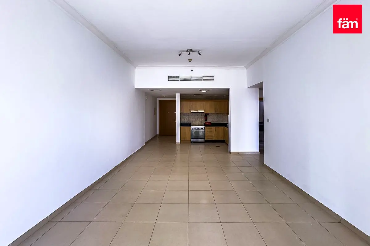 Apartment: Spacious| unfurnished | Canal View | dubizzle Dubai