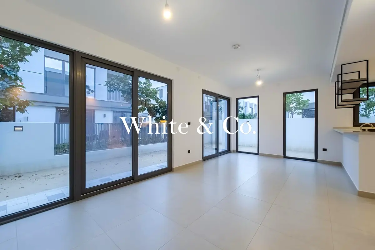 Townhouse: Great Location | Natural light | Internal | dubizzle Dubai