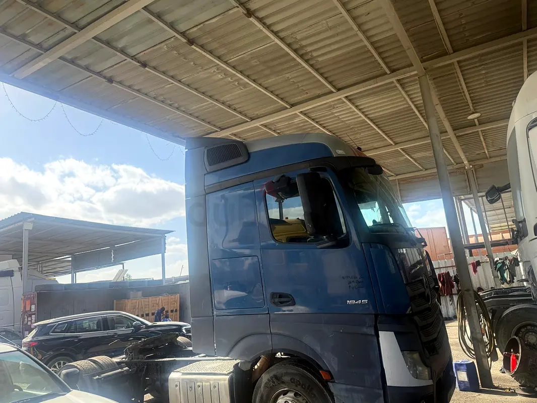 2015 Mercedes-Benz Actros 1845LS 4x2 S/A Sleeper Truck Tracto | dubizzle