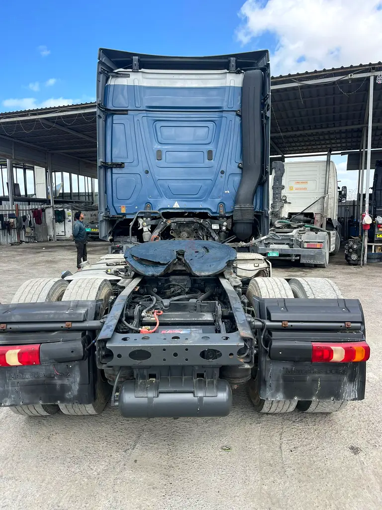 2015 Mercedes-Benz Actros 1845LS 4x2 S/A Sleeper Truck Tracto | dubizzle