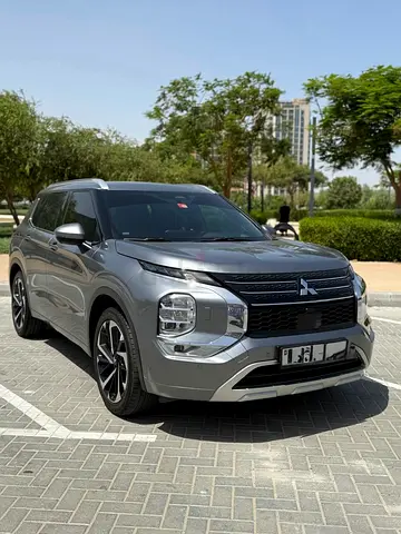 Used Mitsubishi Outlander With Headlight Washers for Sale in Dubai ...
