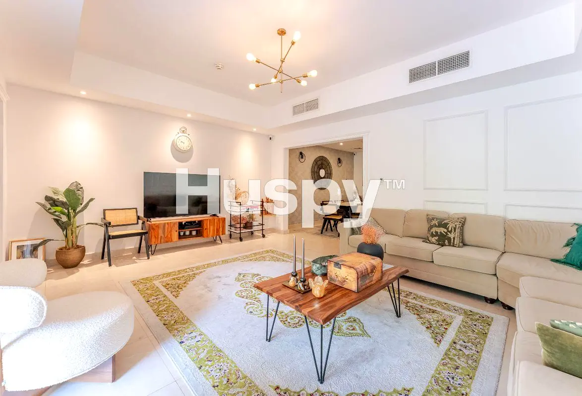 Townhouse: Large Basement | Upgraded | Vacant on Transfer | dubizzle Dubai