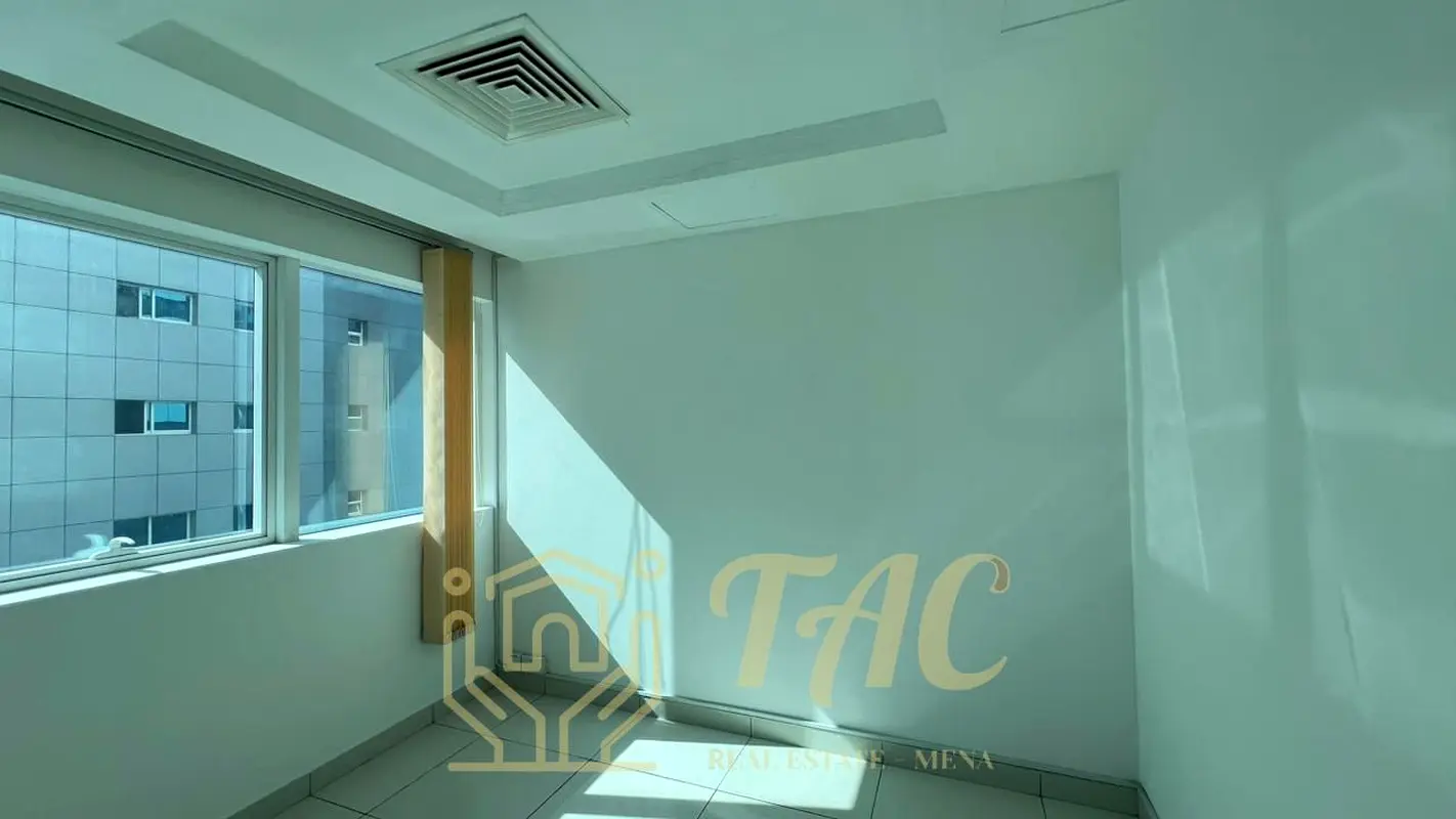 Office: Fitted Office | 2 Partitions | Panoramic View | dubizzle Dubai