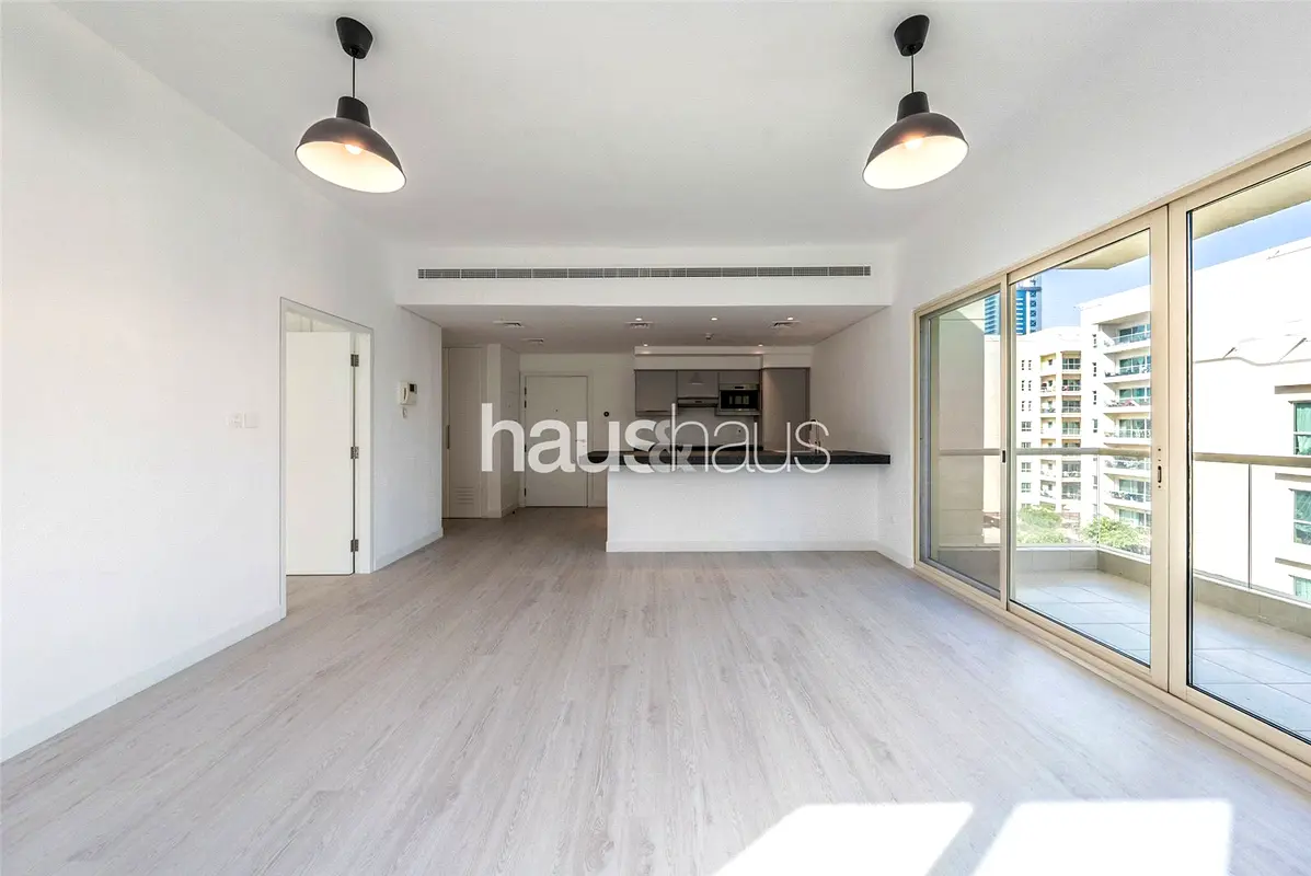 Apartment: Fully Upgraded | Vacant | Multiple Cheques | dubizzle Dubai