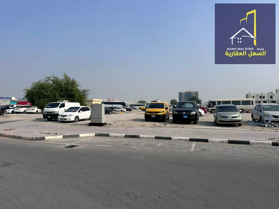 Land: For sale: a residential-commercial plot in a strategic corner ...