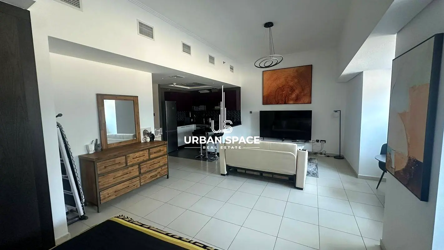 Apartment: Huge Luxury Apartment . | dubizzle Dubai