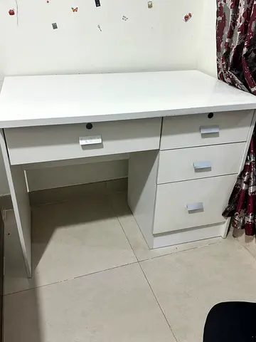 Classifieds: Study table | dubizzle Abu Dhabi