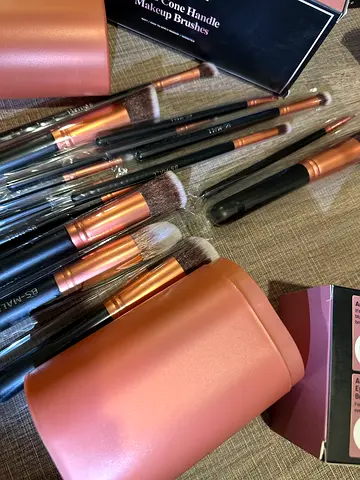 Classifieds: New 12-piece Makeup Brush Set with Case | dubizzle Dubai