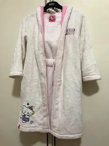 Classifieds: Children Hello Kitty bathrobe 7-8 years 35 aed | dubizzle ...