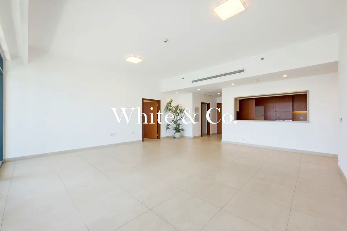 Apartment: Full Golf Course View | Vacant | Maid Room | dubizzle Dubai