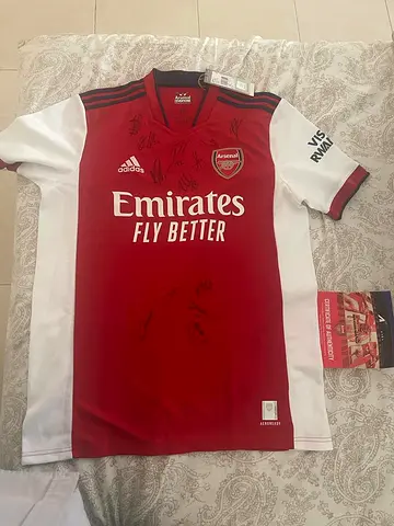 Classifieds: Arsenal Jersey signed by full team | dubizzle Dubai