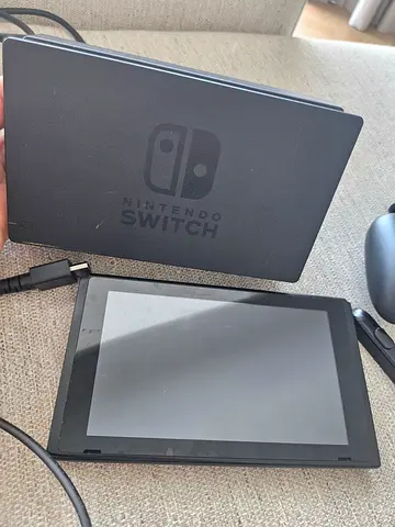 Classifieds: Nintendo Switch V1 XAJ4 (Hackable) + 3 Joy-Cons + Dock ...
