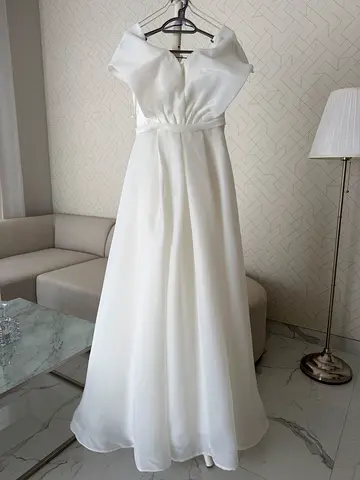 Classifieds: Brand New Wedding Dress with Veil – AED 3000 | dubizzle Dubai