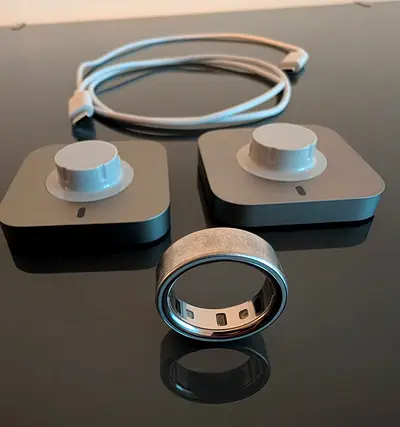 Classifieds: Oura Ring 4 – Size 10 Brushed Silver + 2 Chargers ...