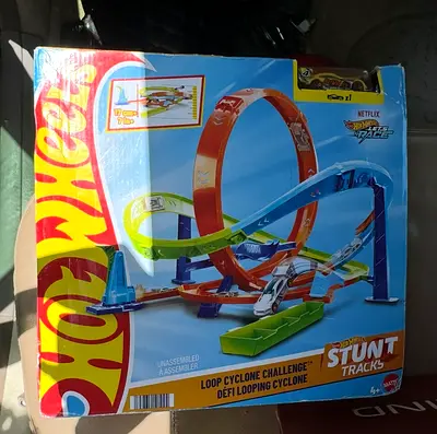 Classifieds: Hotwheels track with 1 car | dubizzle Sharjah