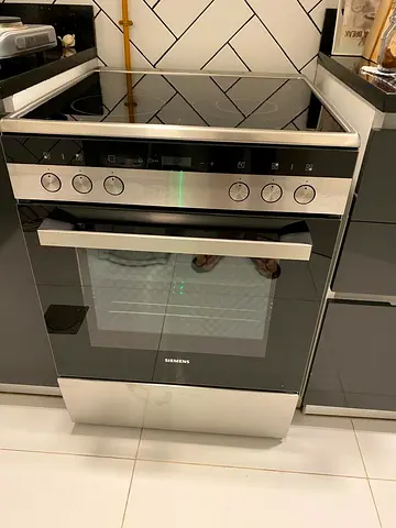 Classifieds: Siemens New Model 4 Ceramic Hobs Electric Cooker Stove ...