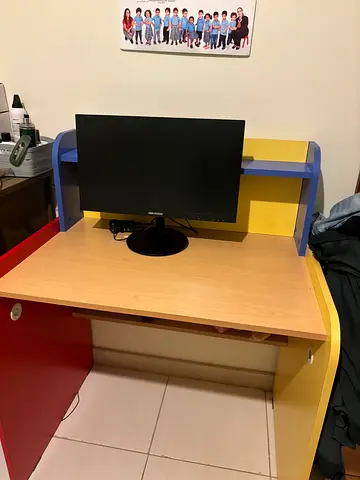 Classifieds: Desk for sale | dubizzle Sharjah