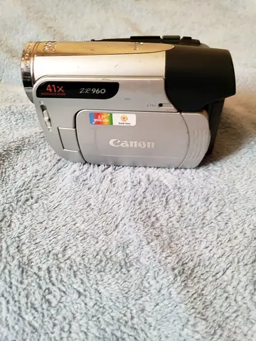 Classifieds: CANON ZR 960 MINI DV VIDEO CAMERA | dubizzle Sharjah