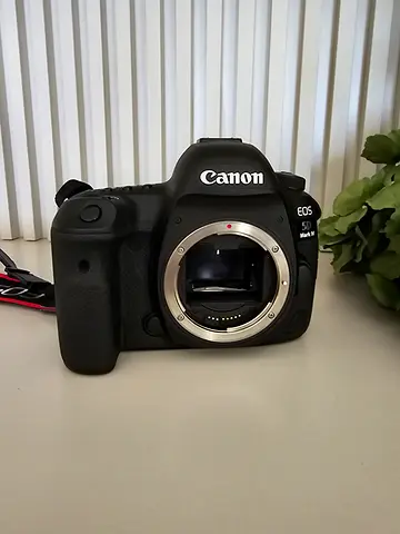 Classifieds: Canon EOS 5D Mark IV DSLR Camera Body | dubizzle Dubai