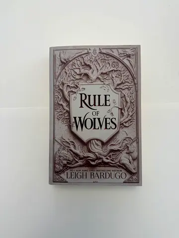Classifieds: rule of wolfs and king of scars- 2 set of books ( Leigh ...