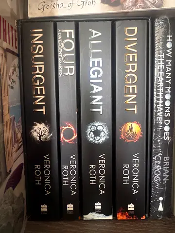 Classifieds: Divergent collection 4 book set | dubizzle Dubai