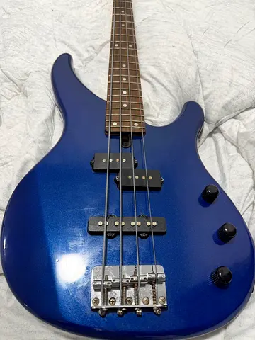 Classifieds: Bass guitar new only use 5 months | dubizzle Sharjah