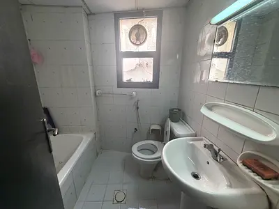 Apartment: LADIES BED SPACE AVAILABLE NEAR SALHUDIN METRO DIERA INDIANS ...