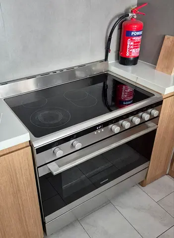 Classifieds: Original: AED 3,150 Siemens electric ceramic cooktop with ...